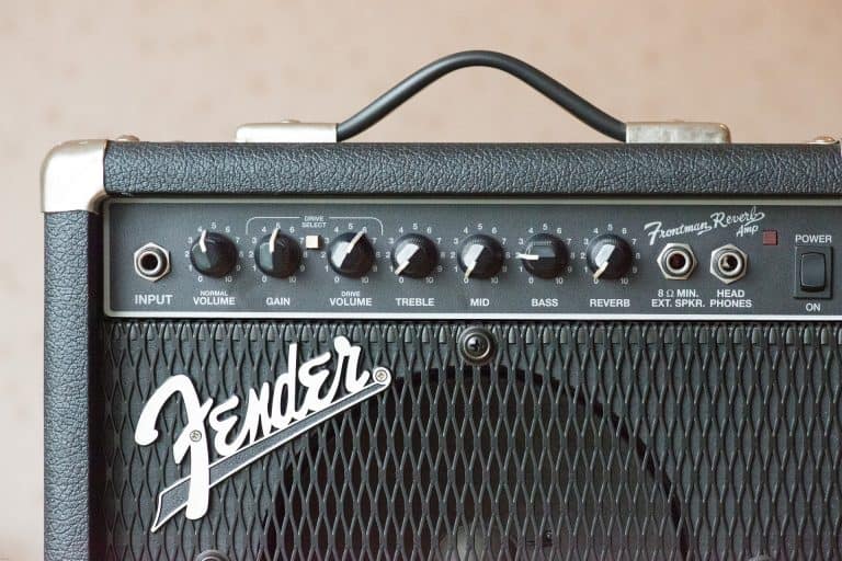 Can You Daisy Chain Guitar Amplifiers? Multiple Methods Explained ...